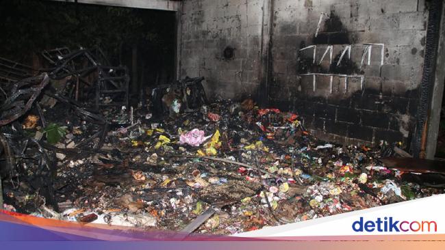 1 Ruko Sembako di Pasar Pelem Blora Kebakaran