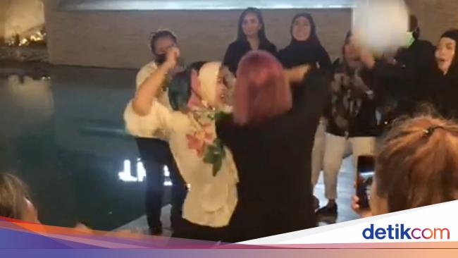 Viral Emak-emak di Sulsel Party Berjoget di Hotel Saat Pandemi Viral Emak-emak di Sulsel Party Berjoget di Hotel Saat Pandemi