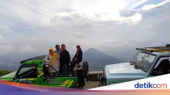 Mengejar Sunrise dengan Naik Mobil Jip di Gunung Telomoyo