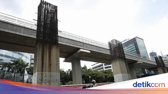 Mangkrak Belasan Tahun, Tiang Monorel 'Senggol' Proyek LRT Jabodebek