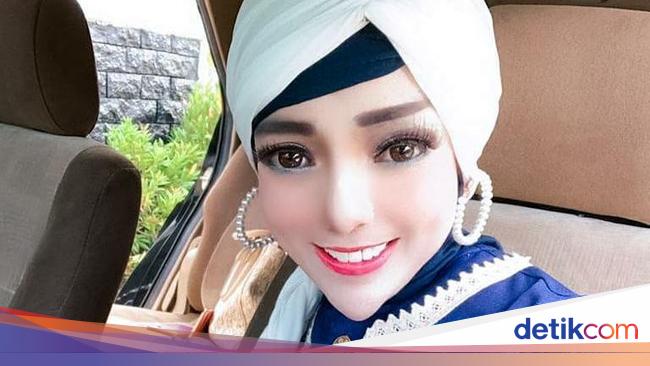 Kata Selebgram Hijab yang Viral karena Dagu Lancipnya Bikin Netizen Julid