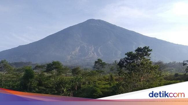 Gunung Ciremai: Lokasi, Sejarah, dan Daya Tariknya
