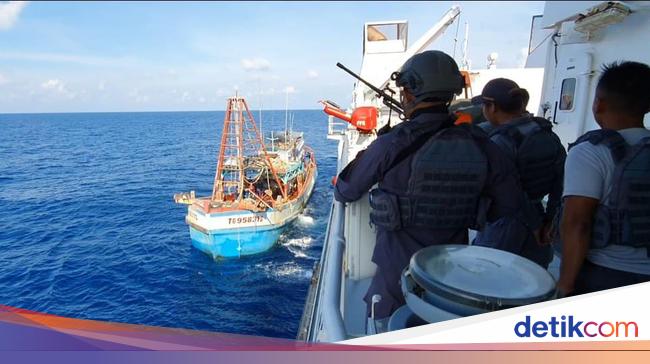 KKP Bakal Cabut Izin Kapal yang Terlibat Penangkapan Ikan Ilegal