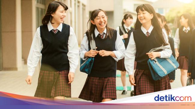 Kebiasaan Siswi Jepang Pakai Rok Pendek dan Kota Izmir Sebelum Gempa Kebiasaan Siswi Jepang Pakai Rok Pendek dan Kota Izmir Sebelum Gempa