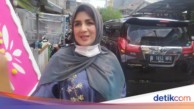 Istri Fadel Muhammad Hadiri Resepsi Pernikahan Putri Habib Rizieq Istri Fadel Muhammad Hadiri Resepsi Pernikahan Putri Habib Rizieq