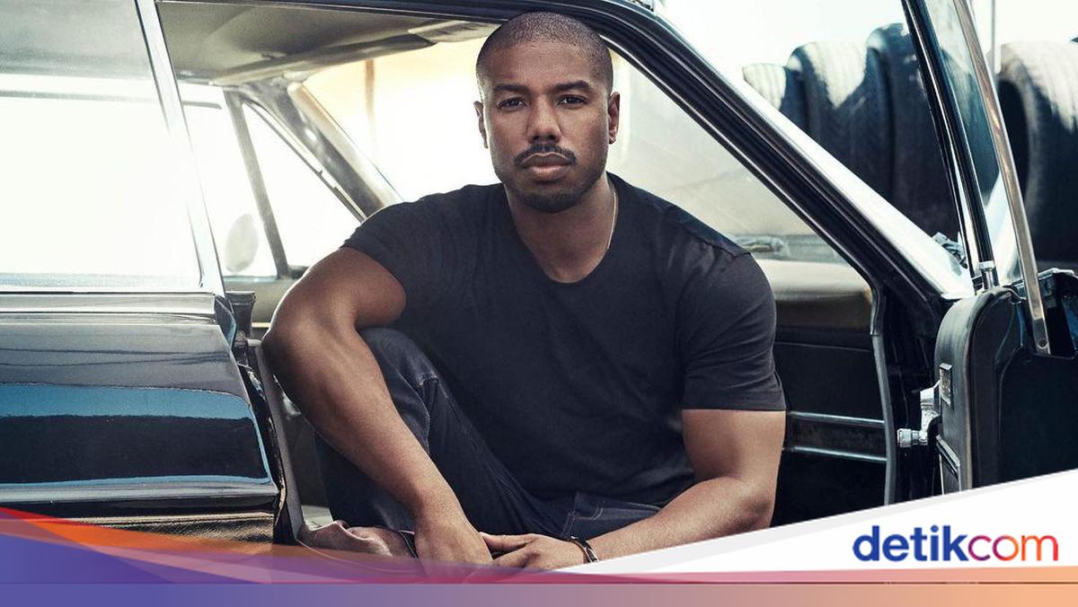 Michael B Jordan Tabrak Mobil Parkir, Jalan dan Lapor ke Polisi Sendiri