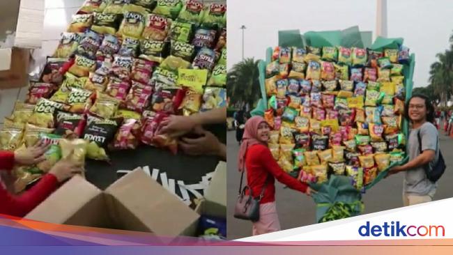 Gokil! Netizen Ini Bikin Buket Snack Jumbo Setinggi 2 Meter