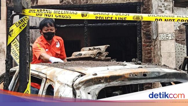 Kondisi Rumah Pejabat Dinkes Tulungagung yang Diduga Dibakar Orang