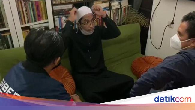 Terjerat Ujaran Kebencian Ini Detik Detik Penangkapan Ustadz Maaher