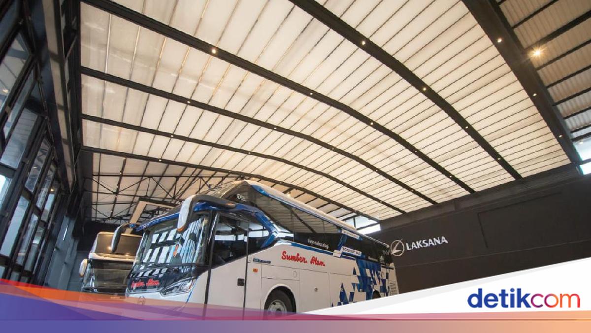 Melihat Lebih Dekat Bus Social Distancing Seharga Rp 1,6 Miliar
