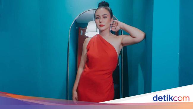 Wulan Guritno Putus Cinta, Della Puspita Bantah Suami Masih Punya Istri