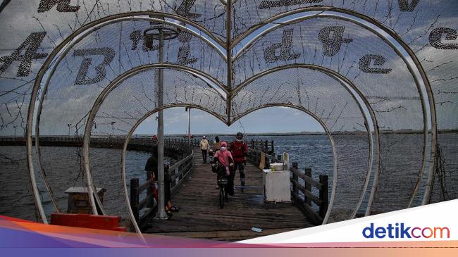 Suasana Pantai Ancol saat Libur Pilkada