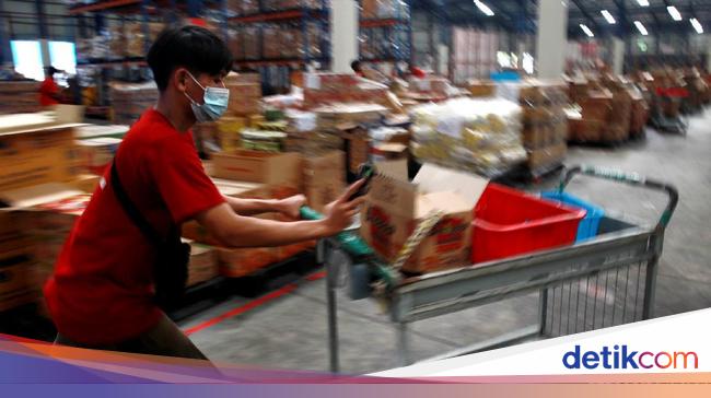 Aksi Kebut-kebutan Para Picker e-Commerce Jelang Harbolnas