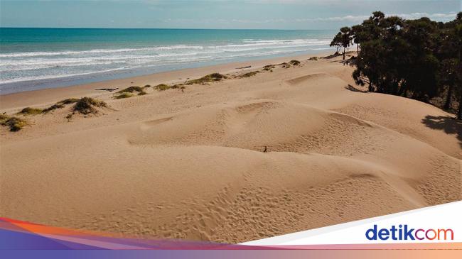 Padang Pasir Berbatasan Laut Ini Ada di Timur Indonesia