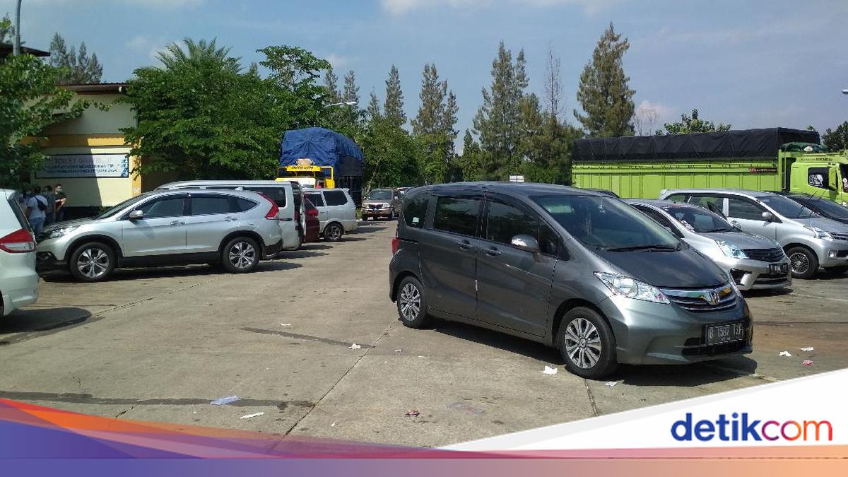 Rest Area KM 207 A Tol Palikanci Mulai Dipadati Kendaraan