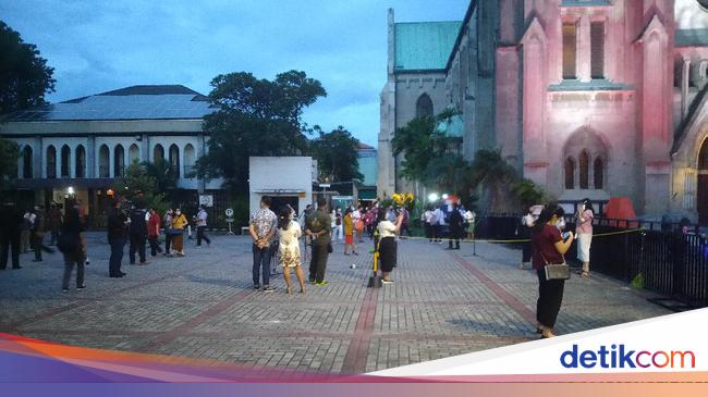 Kesan Jemaat Gereja Katedral Jakarta Jalani Misa Natal di Tengah Pandemi Kesan Jemaat Gereja Katedral Jakarta Jalani Misa Natal di Tengah Pandemi