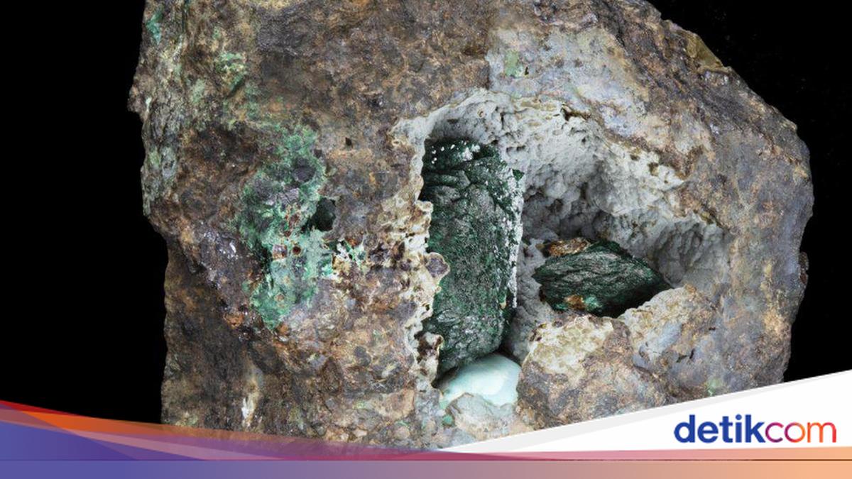 Mineral Baru Kernowite Ditemukan pada Batu yang Ditambang 220 Tahun Lalu