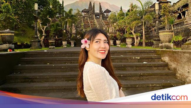10 Foto Via Vallen, Manyun karena Adik Dilamar Duluan