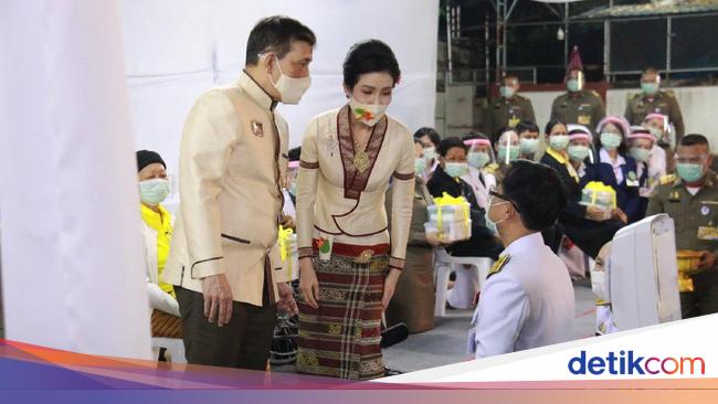 7 Foto Kebersamaan Raja Thailand dan Selirnya Saat Heboh Foto Syur Beredar