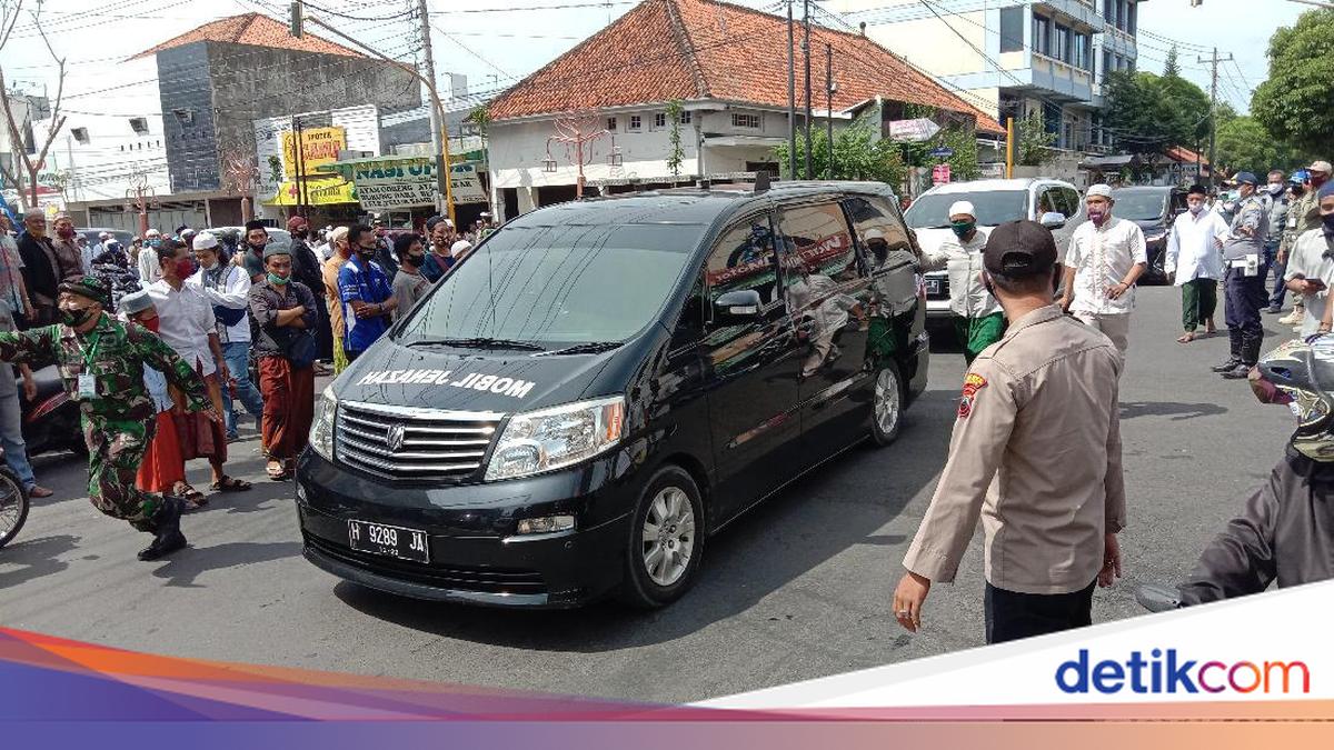 Pemakaman Habib Ja'far Alkaff Dijaga TNI-Polisi