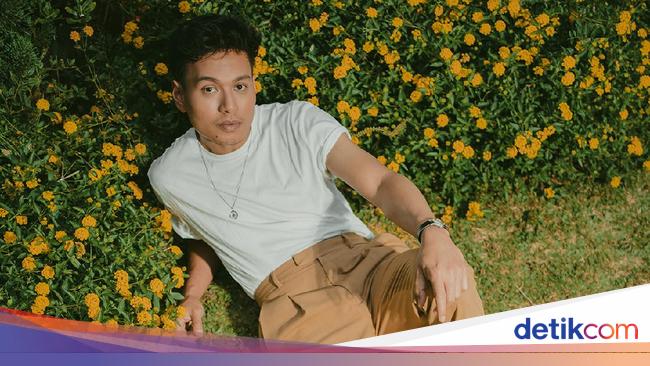 Alasan Rendy Pandugo Tetap Aktif Rilis Lagu dan Album Meski Masih Pandemi