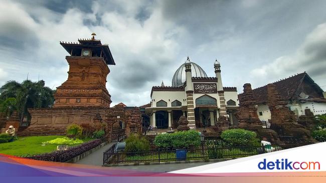 Mengulas Sejarah Menara Kudus, Ada 2 Versi Cerita di Baliknya