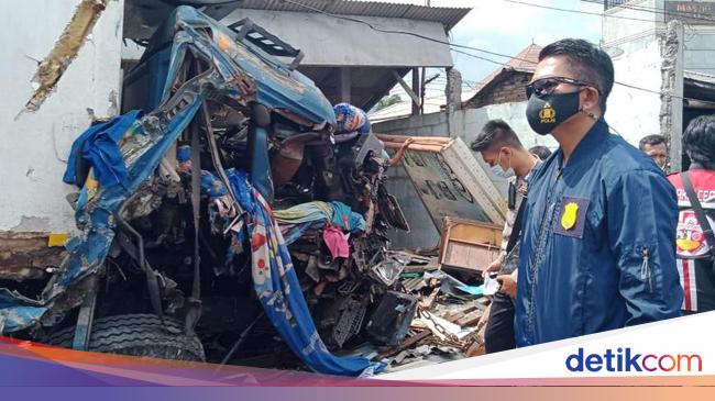 Polisi Ralat Kecelakaan Maut di Bawen: Truk Kontainer Vs Truk Sampah ... Polisi Ralat Kecelakaan Maut di Bawen: Truk Kontainer Vs Truk Sampah ...