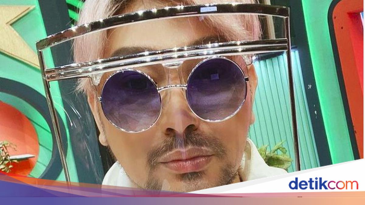 Caren Delano Ungkap Alasan Selalu Pakai Wig