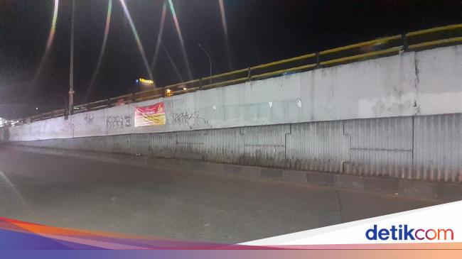 Sepekan Jadi Perhatian, Sampah di Flyover Ciputat Jauh Berkurang