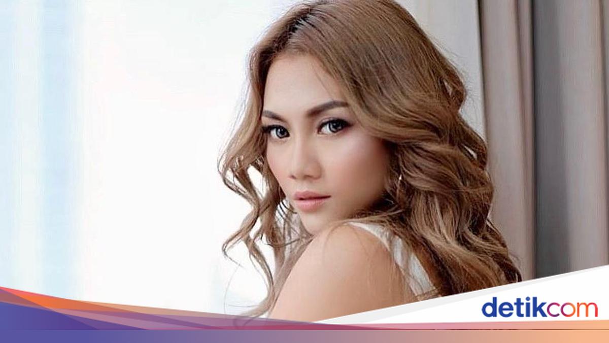 10 Potret Hani Putri, Model Majalah Dewasa yang Ogah Foto Bugil