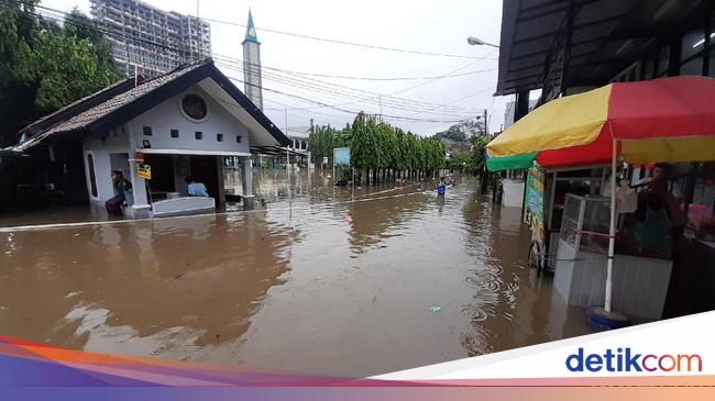 Bpbd Banjir Di Bekasi Akibat Luapan Kali Sekitar Perumahan Warga