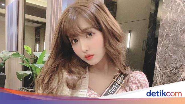 8 Foto Yua Mikami, Bintang Film Panas Jepang Kontroversial Jadi Idol KPop