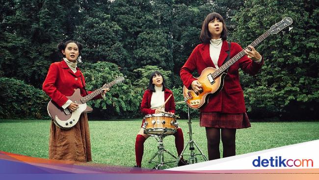 Merona, Lagu Personal bagi FLEUR!