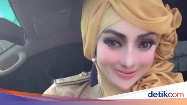 Viral PNS Berhijab ke Kantor Pakai Makeup bak Barbie, Dikritik Netizen
