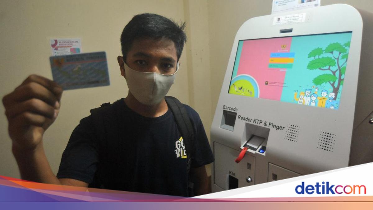 Warga Padang Bisa Cetak e-KTP Sendiri Lho