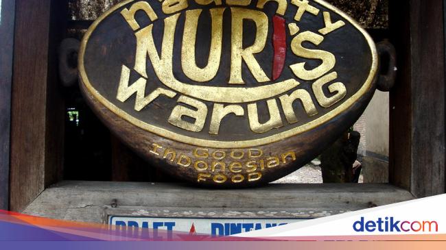 Iga Bakar di Warung Legendaris Naughty Nuri's, Bali