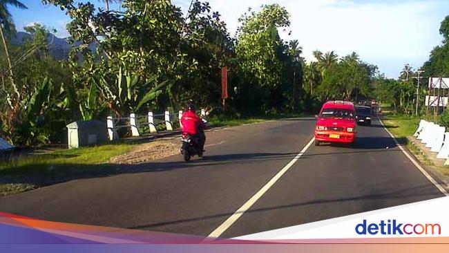 Mengintip Sekilas Ambon dari Balik Jendela Angkot