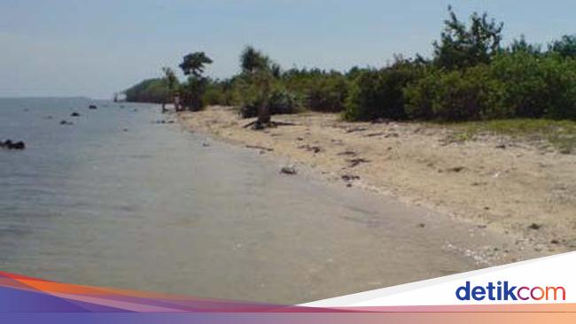 Menikmati Indahnya Pantai Teluk Awur, Jepara