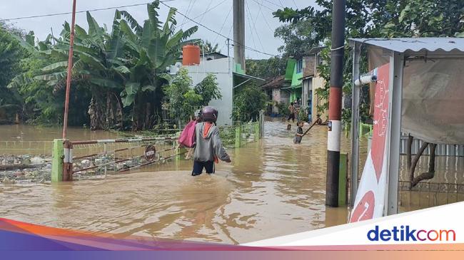 Bengawan Solo Meluap, Permukiman di Sukoharjo hingga Karanganyar Tergenang Bengawan Solo Meluap, Permukiman di Sukoharjo hingga Karanganyar Tergenang