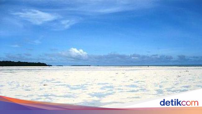 Bercumbu dengan Pantai Ohoidertawun, Maluku Tenggara