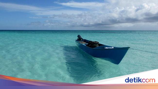 Bula di Maluku, Kota Minyak dengan Pantai Super Jernih!