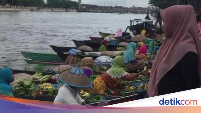 Di Banjarmasin, Orang Belanja ke Pasar Harus Pakai Perahu