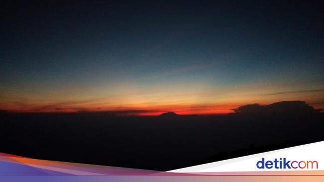 Memburu Sunrise di Gunung Merbabu