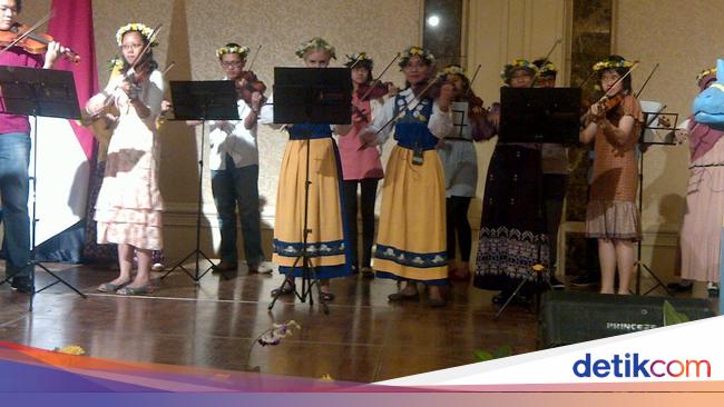 Midsummer Day, Hari Nasional Penuh Bunga di Swedia