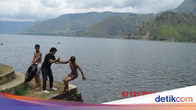 Pemandangan Cantik Danau Toba Ada di Desa Tongging