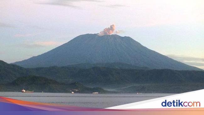 Pesona Gunung Agung dari Teluk Labuhan
