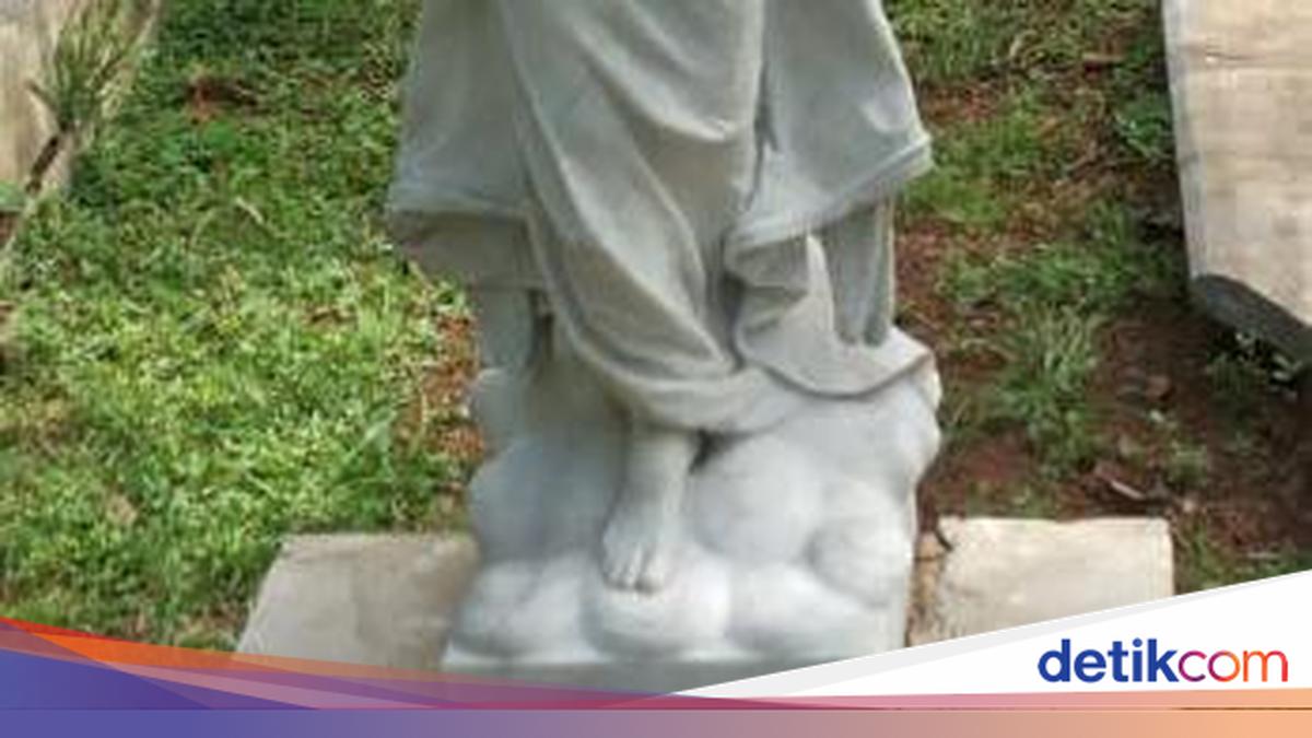 Soe Hok Gie & Patung Wanita Menangis di Museum Taman Prasasti