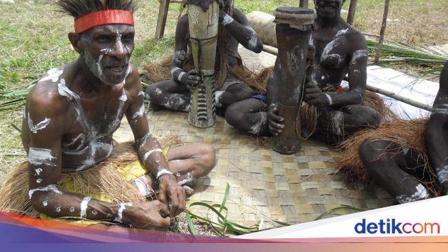 Topeng Mbiikao Bikin Merinding Disko!