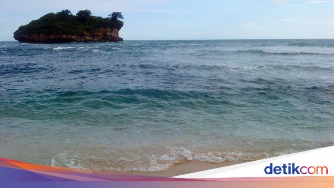 Watu Karung, Satu Lagi Pantai Perawan di Pacitan
