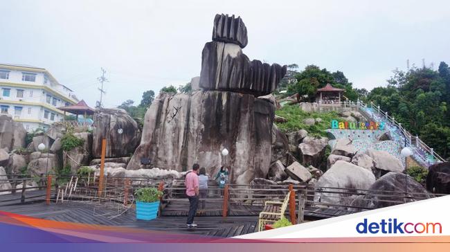Batu Tumpak Tiga, Ikon Wisata Kota Tarempa Kepulauan Riau